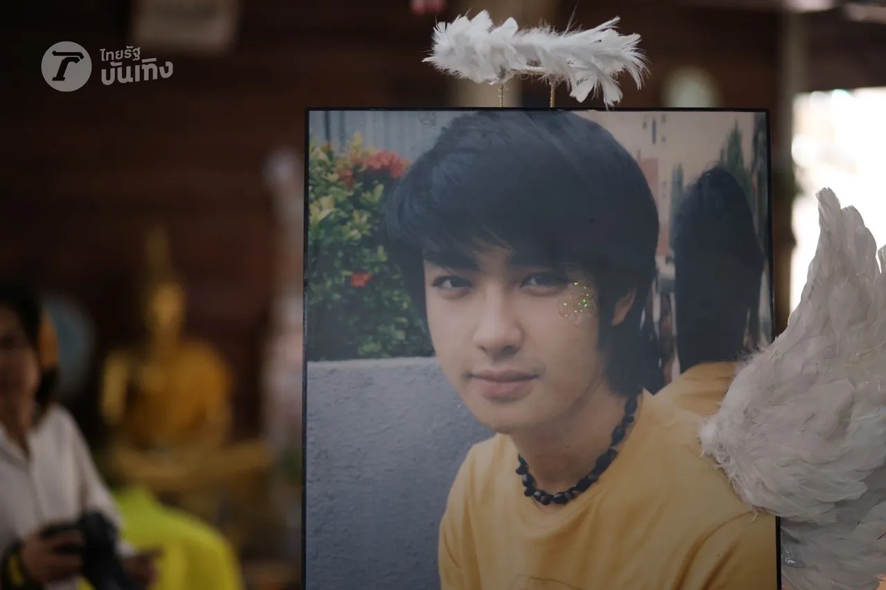 ประมวลภาพทำบุญครบรอบ 17 ปี บิ๊ก D2B คุณพ่ออุดม-บีม-แดน และแฟนคลับยังคิดถึง (คลิป ...